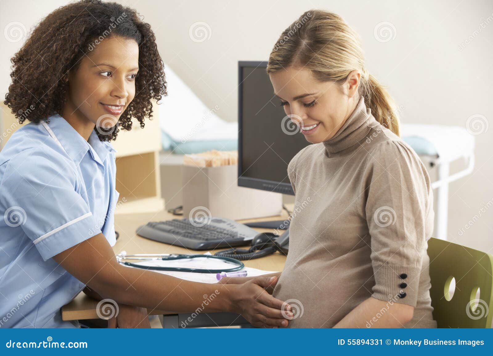 Enfermera Con El Paciente De La Mujer Embarazada Imagen de archivo ...