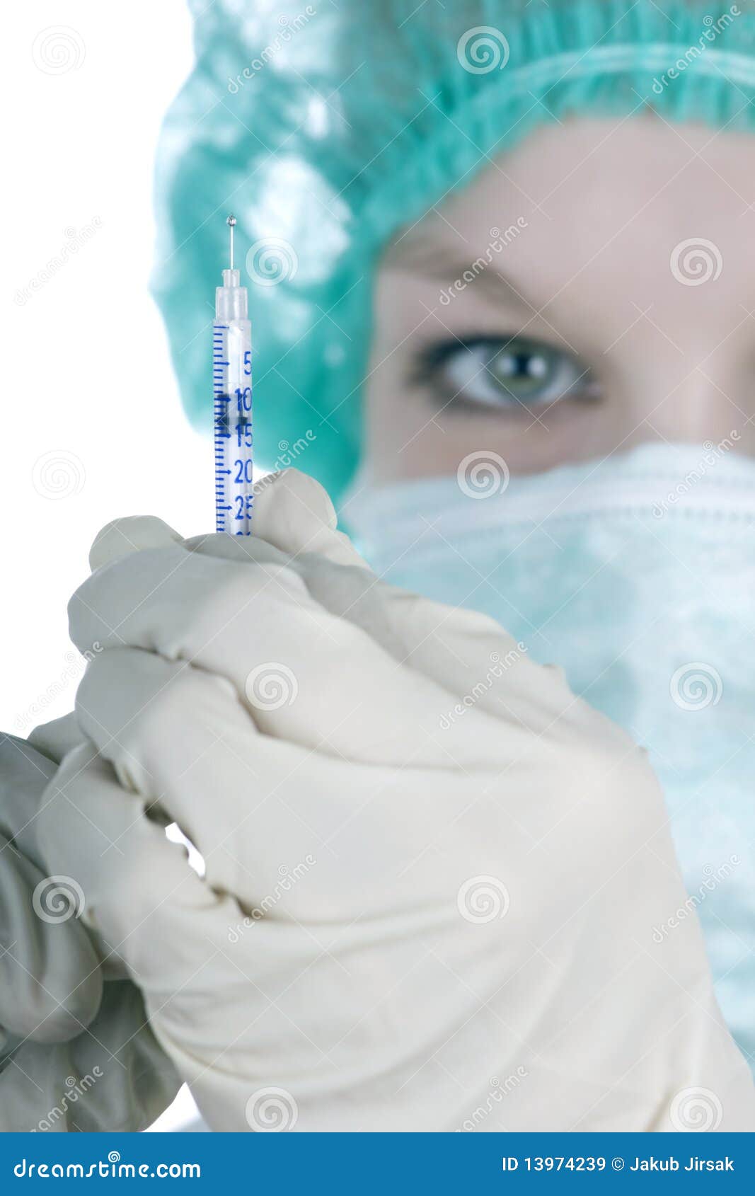 Enfermera con la inyección imagen de archivo. Imagen de manos - 13974239