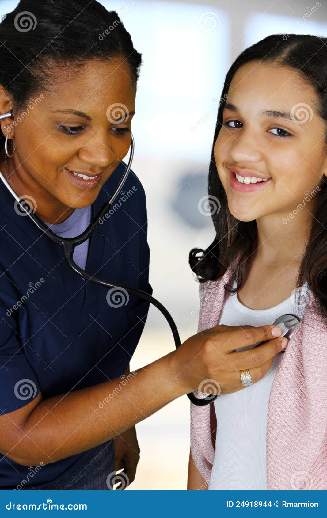 Enfermera y paciente foto de archivo. Imagen de diversidad - 24918944