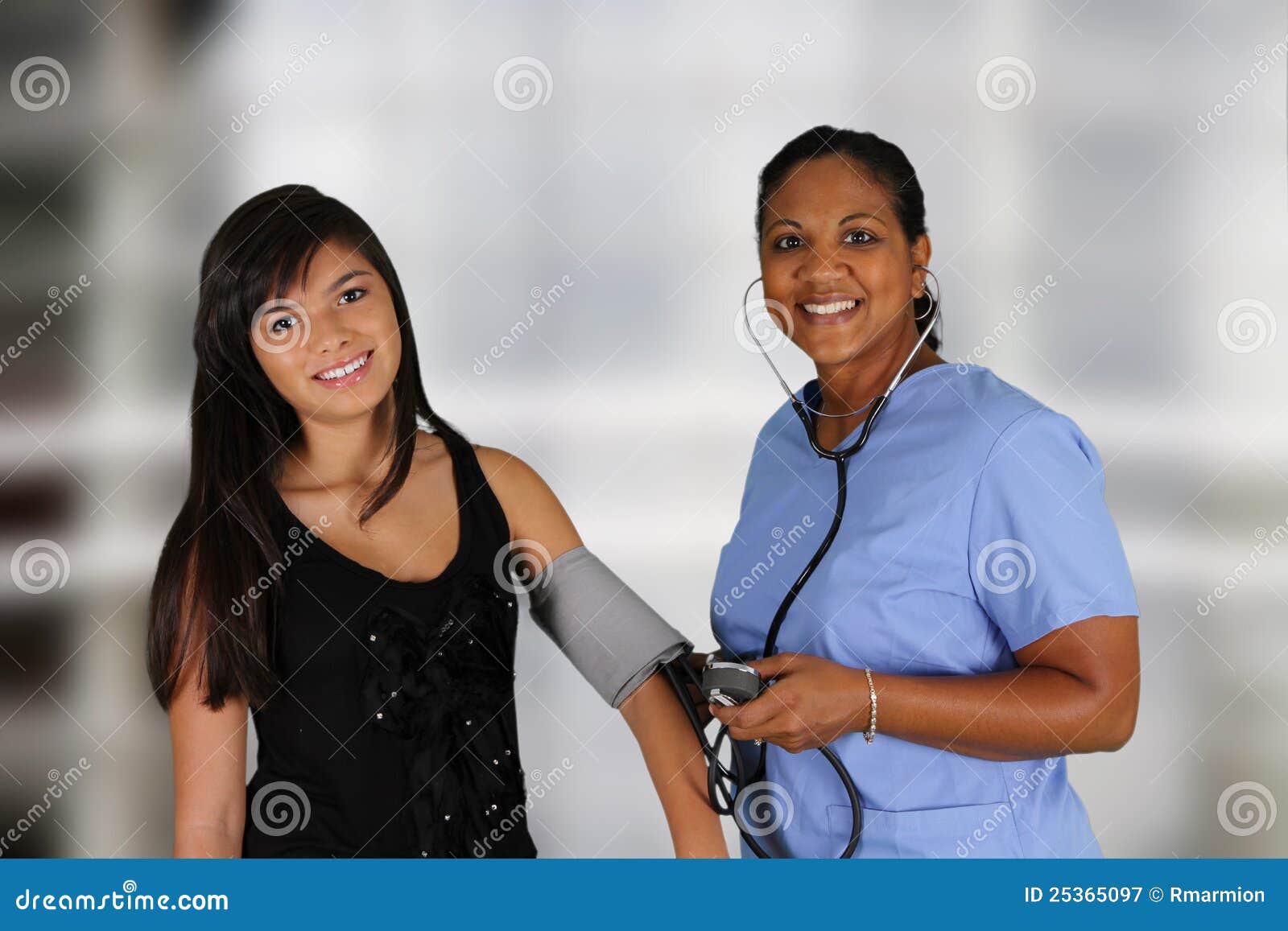 Enfermera y paciente imagen de archivo. Imagen de salud - 25365097