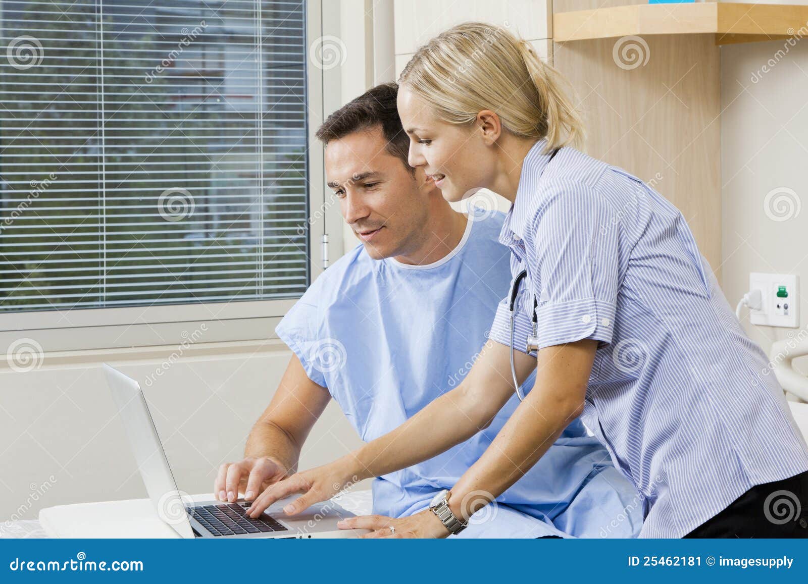 Enfermera y paciente imagen de archivo. Imagen de paciencia - 25462181