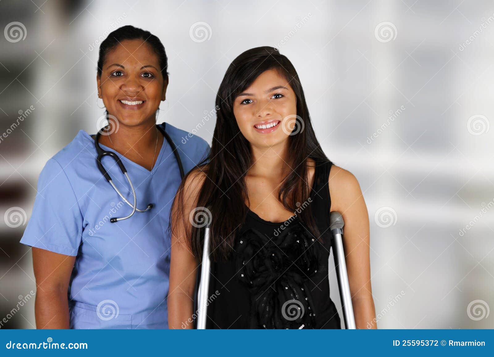 Enfermera y paciente foto de archivo. Imagen de adolescente - 25595372