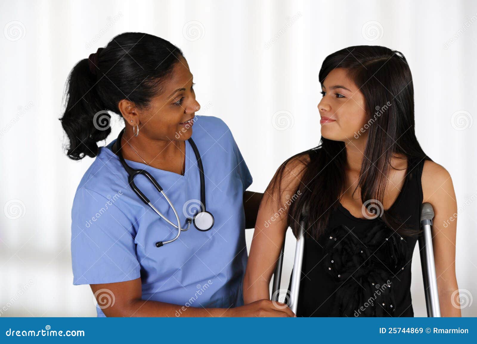 Enfermera y paciente imagen de archivo. Imagen de examen - 25744869