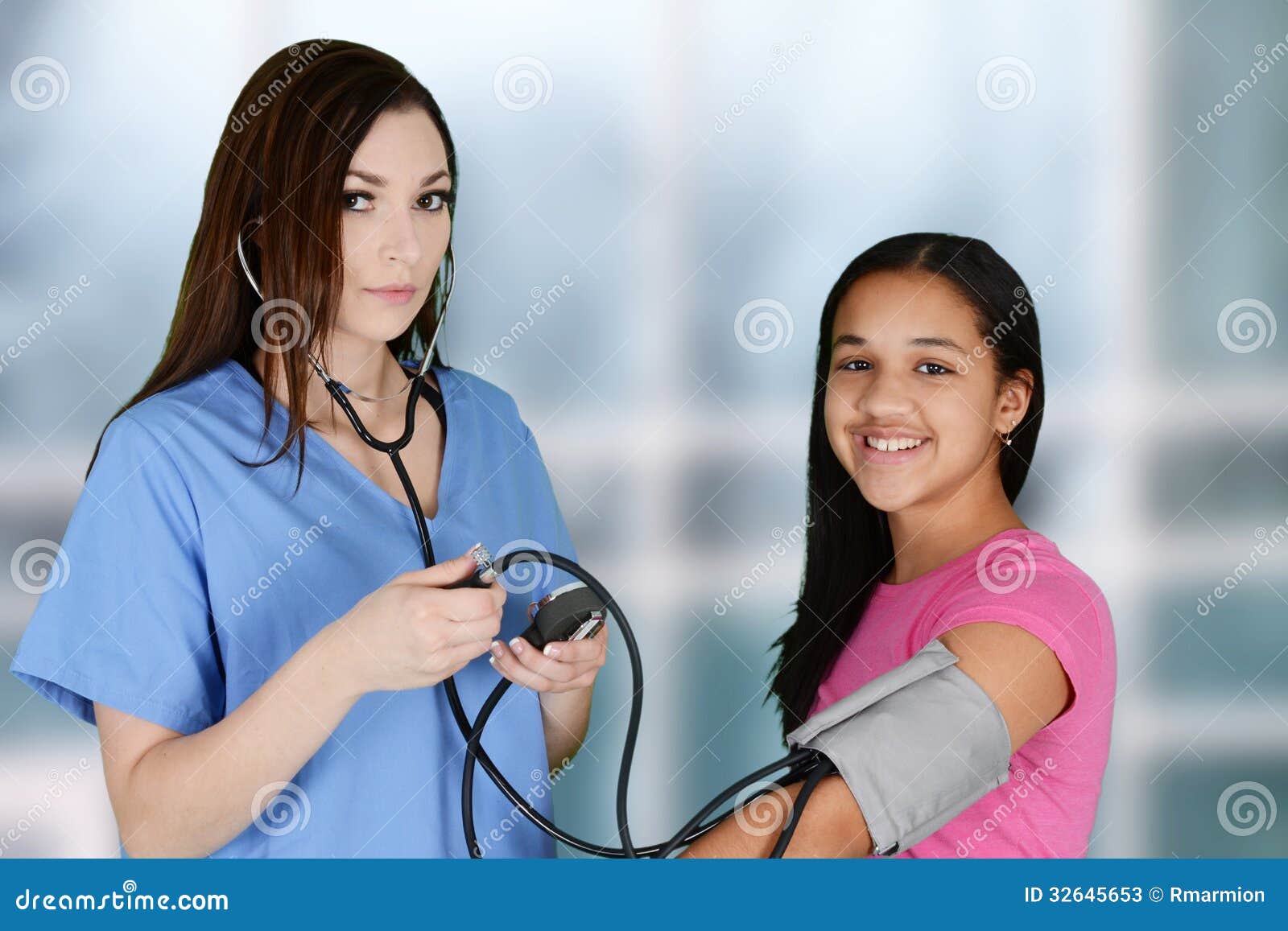 Enfermera y paciente imagen de archivo. Imagen de personal - 32645653