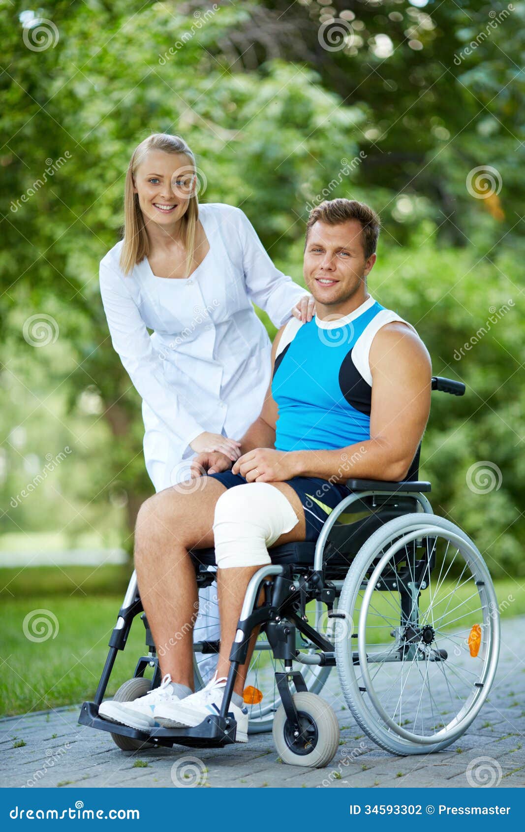 Enfermera y paciente foto de archivo. Imagen de vendaje - 34593302