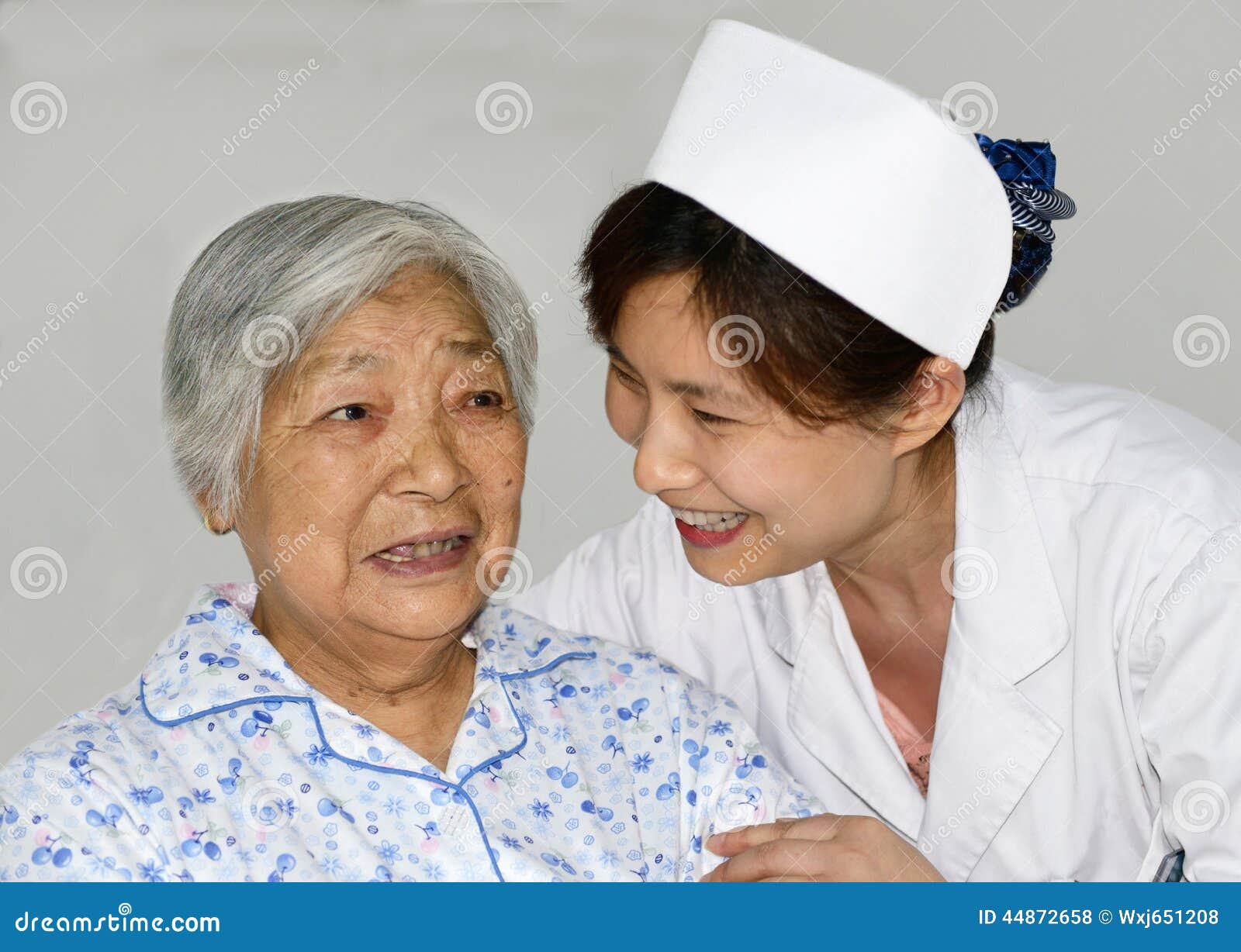 Enfermera y paciente foto de archivo. Imagen de tomar - 44872658