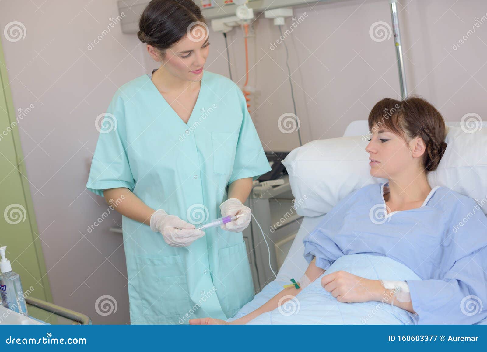 Enfermera y paciente imagen de archivo. Imagen de informe - 160603377