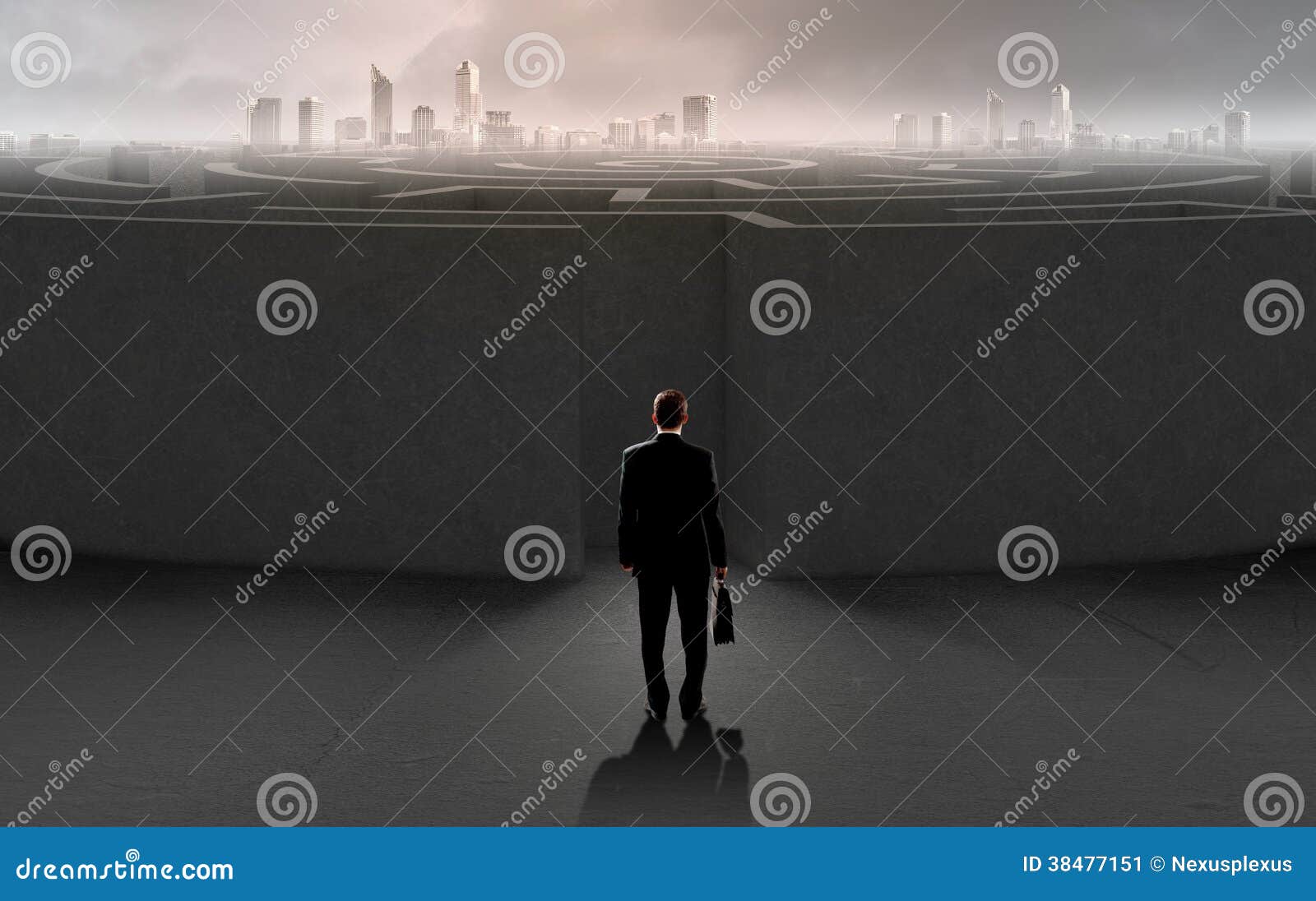 Enfrentando o desafio imagem de stock. Imagem de risco - 38477151