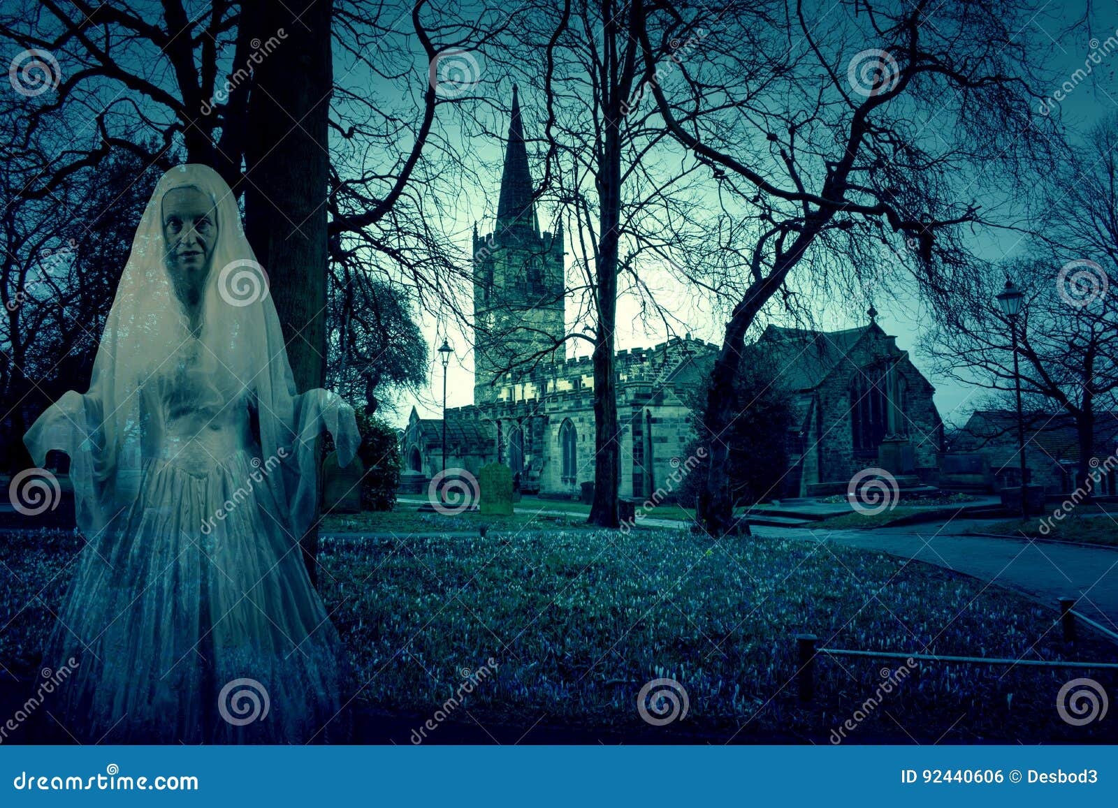 Eng Kerkkerkhof met Spook stock foto. Image of jacht - 92440606