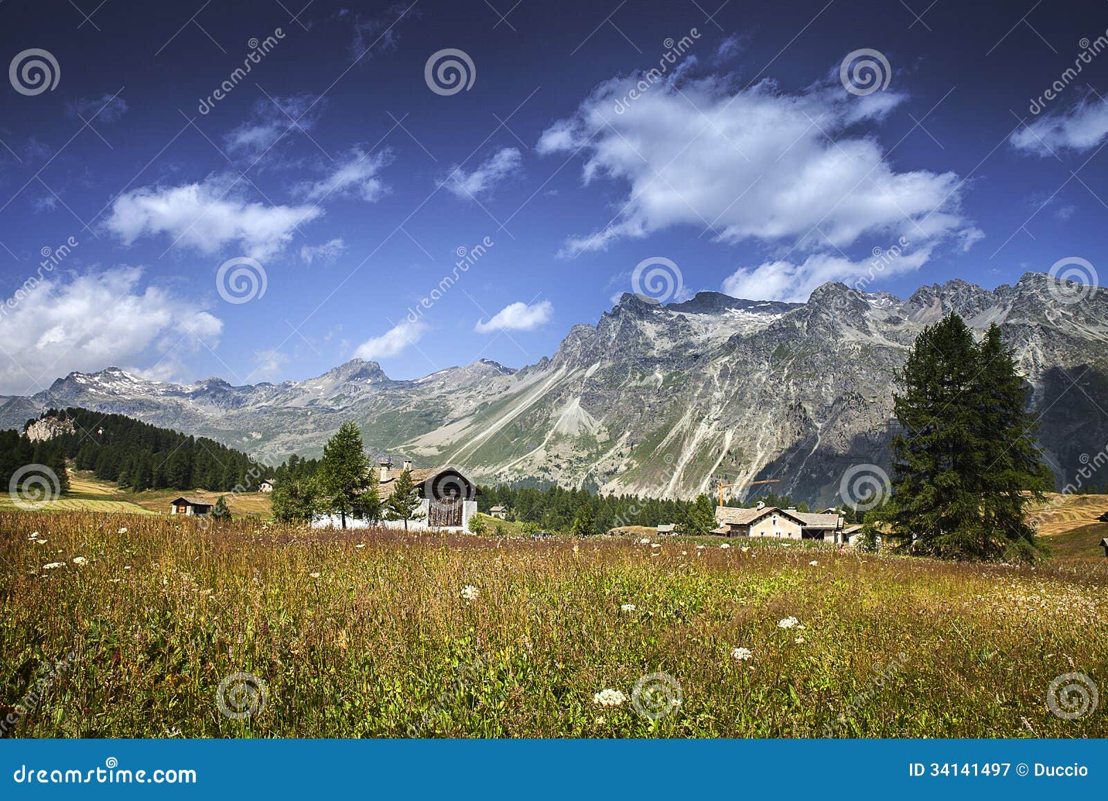 Engadina imagem de stock. Imagem de montanha, céu, pastar - 34141497