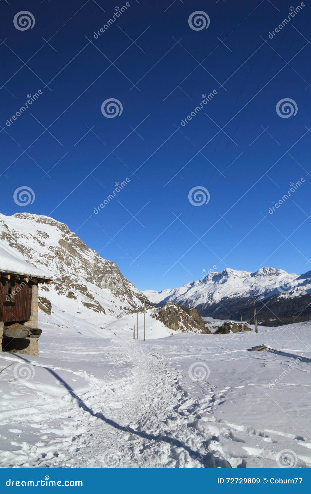 Engadina - die Schweiz stockbild. Bild von notwendigkeiten - 72729809