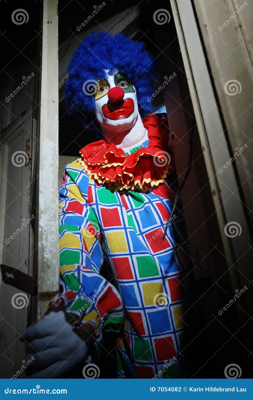 Enge Clown stock foto. Image of kostuum, achtervolg, hout - 7054082