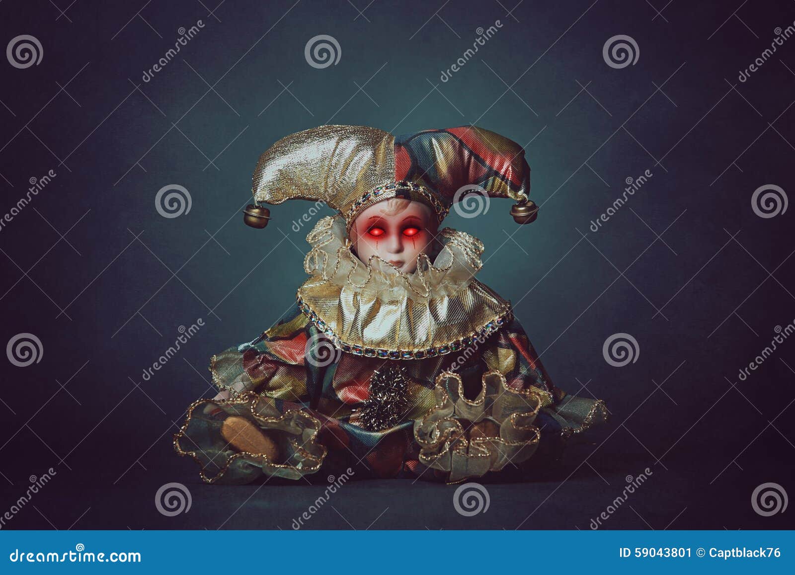 Enge pop met duivelse ogen stock afbeelding. Image of bizar - 59043801