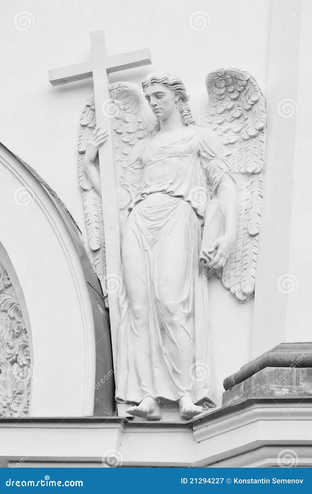 Engel Met Kruis. Zwart-wit. Stock Afbeelding - Image of hulp, zwart ...