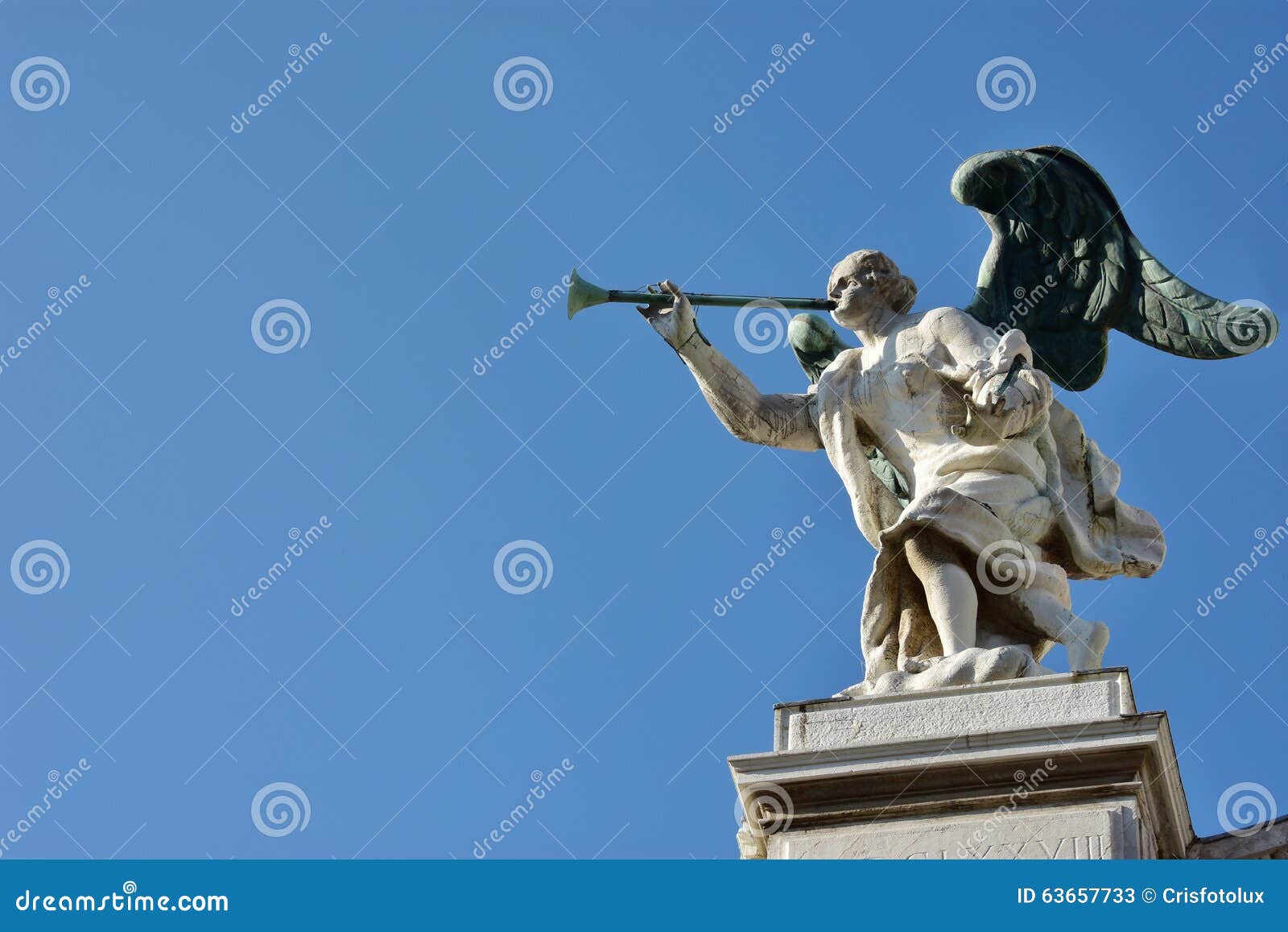 Engel Met Trompet En Exemplaar Spacec Stock Afbeelding - Image of ...