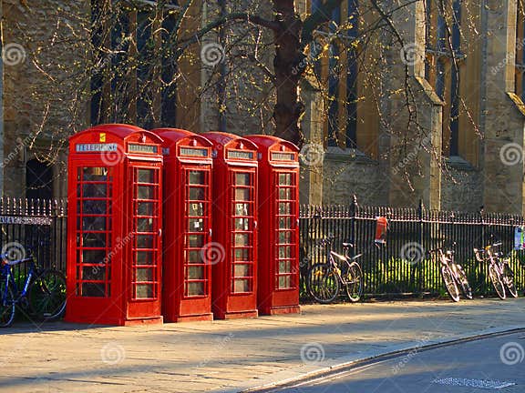 Engelse telefooncellen stock foto. Image of brits, europa - 8183104