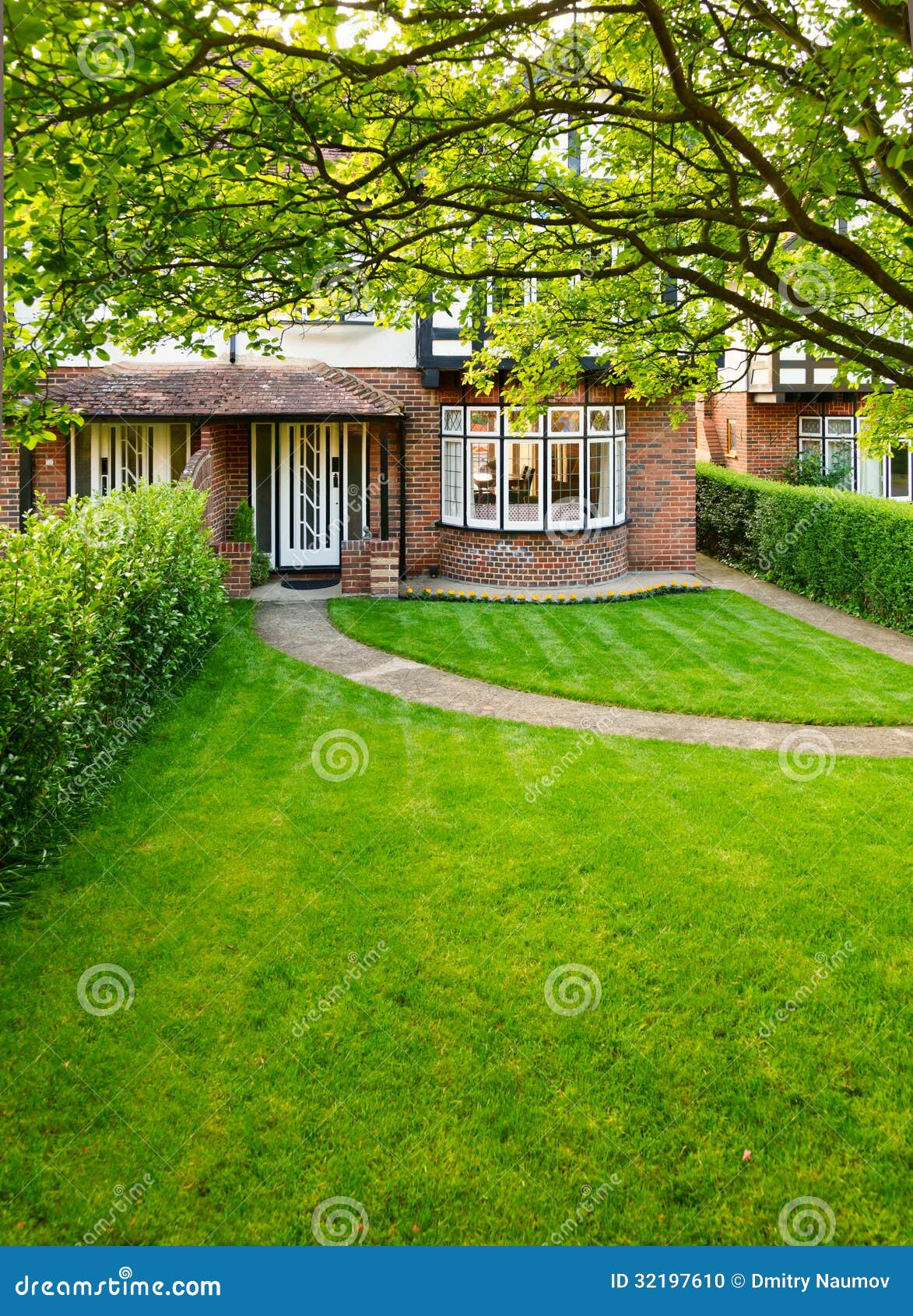 Engelse voortuin stock foto. Image of snaar, niemand - 32197610