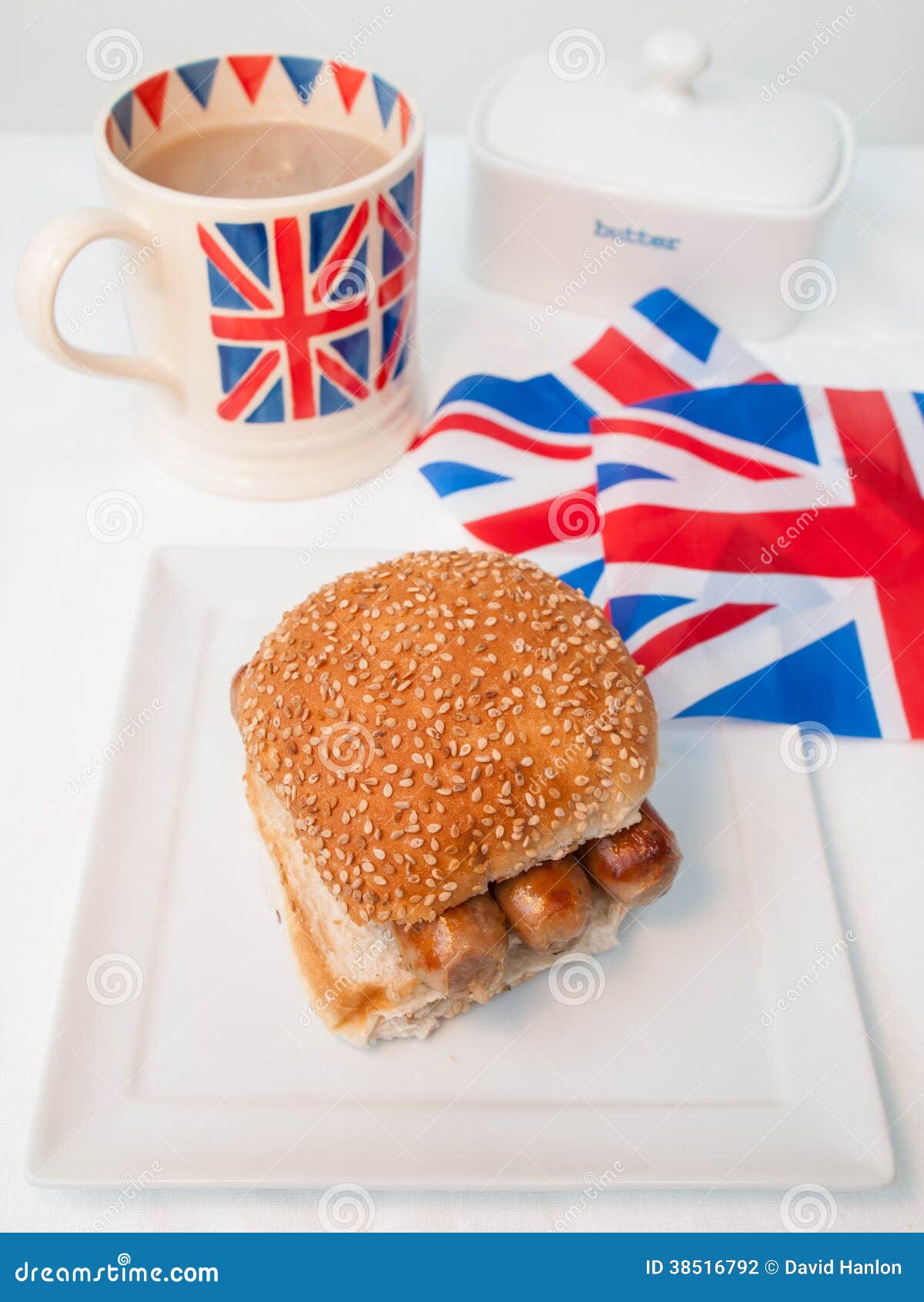 Engelse Worstsandwich Withcup Van Thee En Vlag Stock Foto - Image of ...