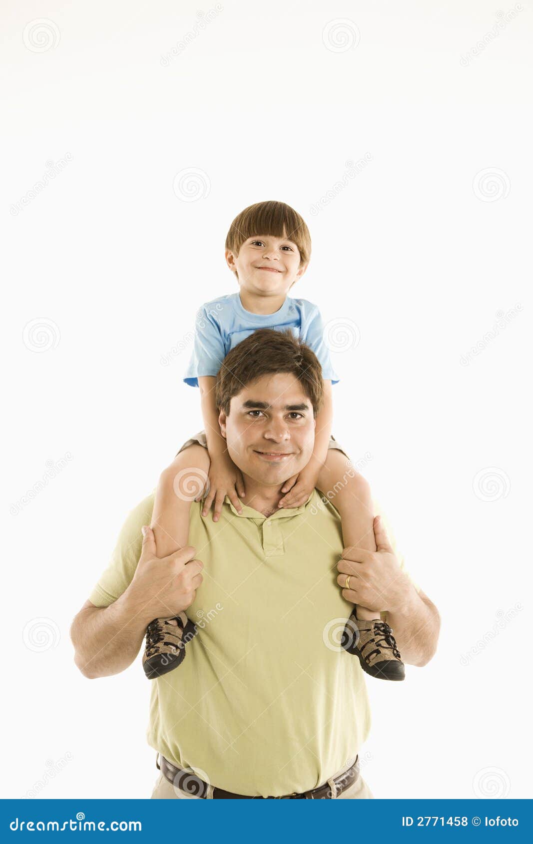 Engendre con el hijo. foto de archivo. Imagen de latino - 2771458