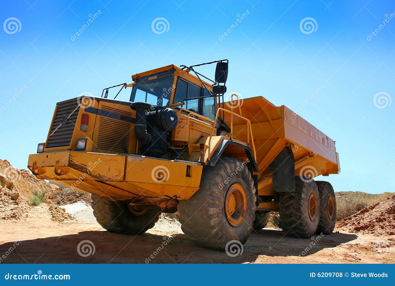 Engin de terrassement photo stock éditorial. Image du lourd - 6209708