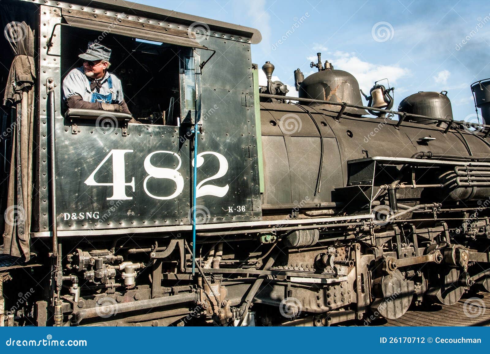 Engine 482 and Engineer editorial photography. Image of gauge - 26170712