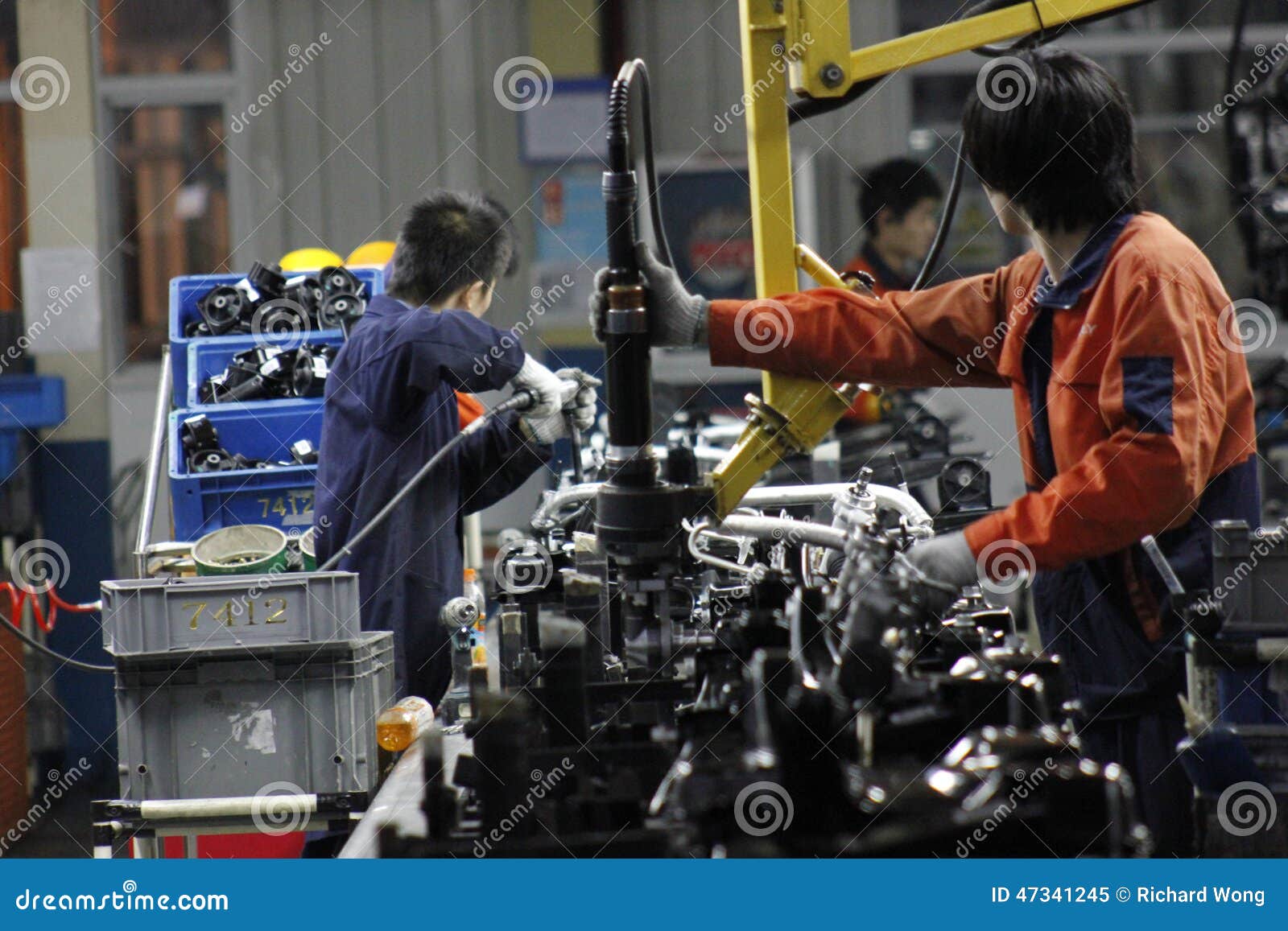 The engine ASSY editorial image. Image of auto, head - 47341245