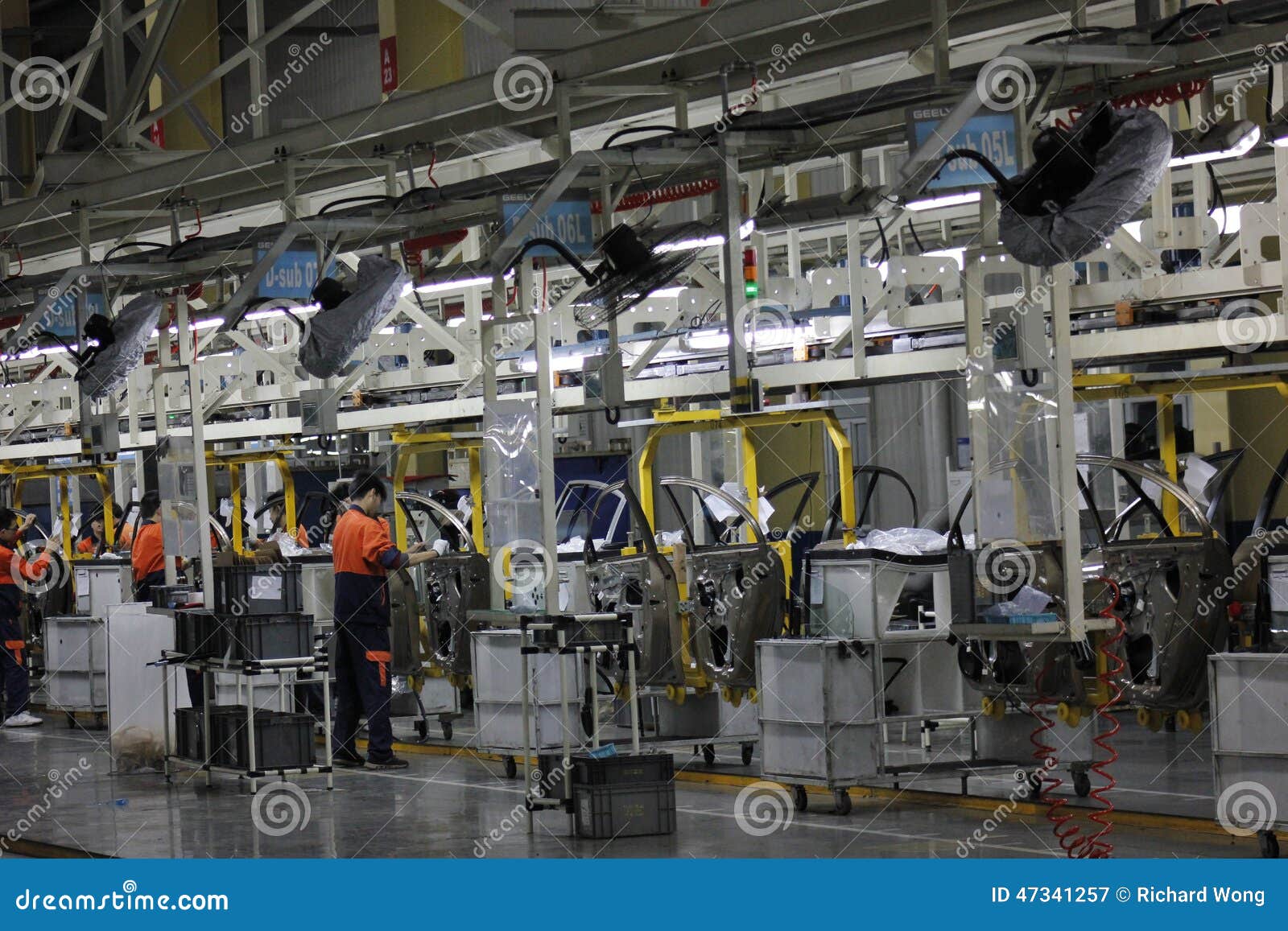 The engine ASSY editorial photography. Image of worker - 47341257