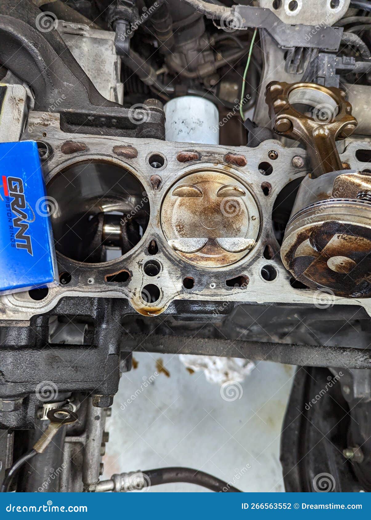 Engine block pistons editorial photography. Image of head - 266563552