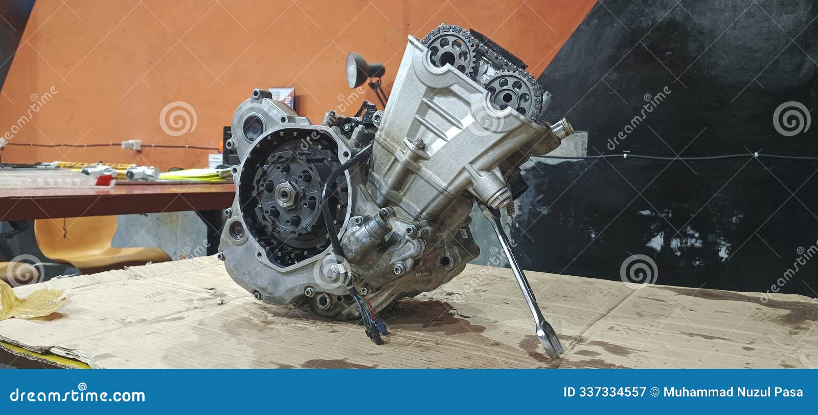 Two Stroke Cycle Internal Combustion Engine, Two-stroke Engine ...