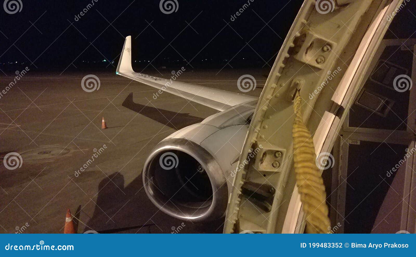 Engine view boeing 737 editorial photography. Image of engine - 199483352