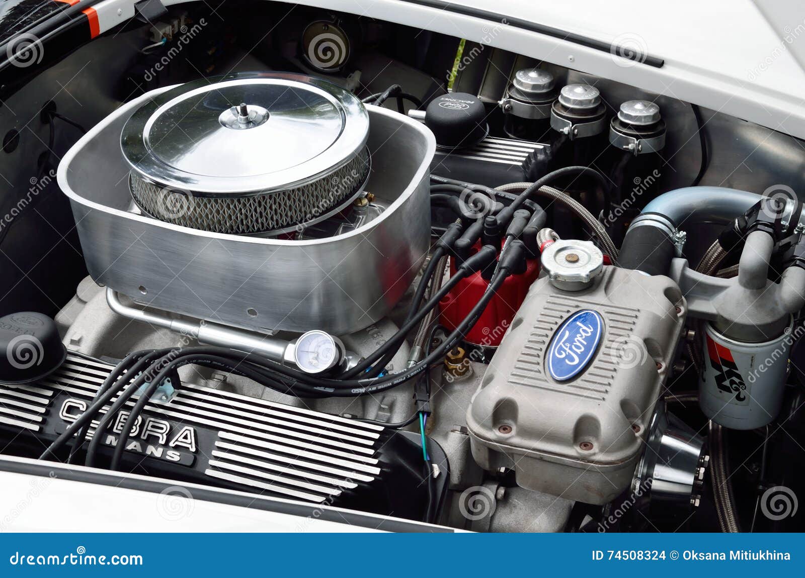 Engine of the vintage car editorial stock image. Image of steel - 74508324