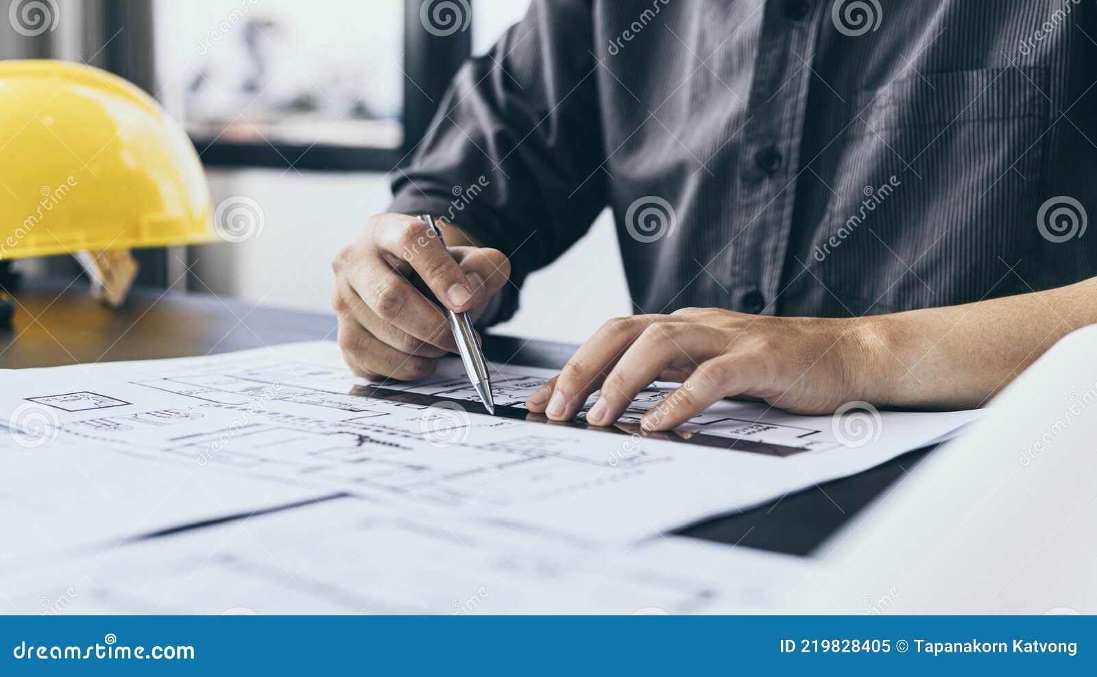 Engineer and Architect Concept, Man Uses a Ruler To Measure the Floor ...