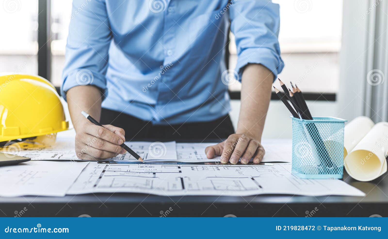 Engineer and Architect Concept, Man Uses a Ruler To Measure the Floor ...