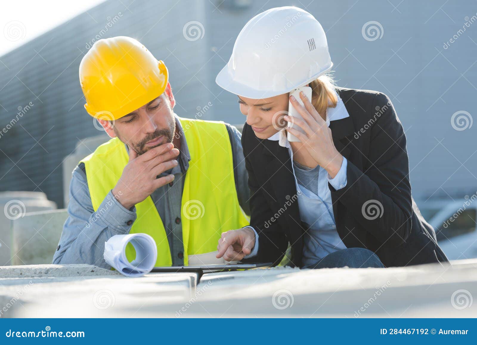 Engineer Discussing Project Details with Construction Worker Stock ...