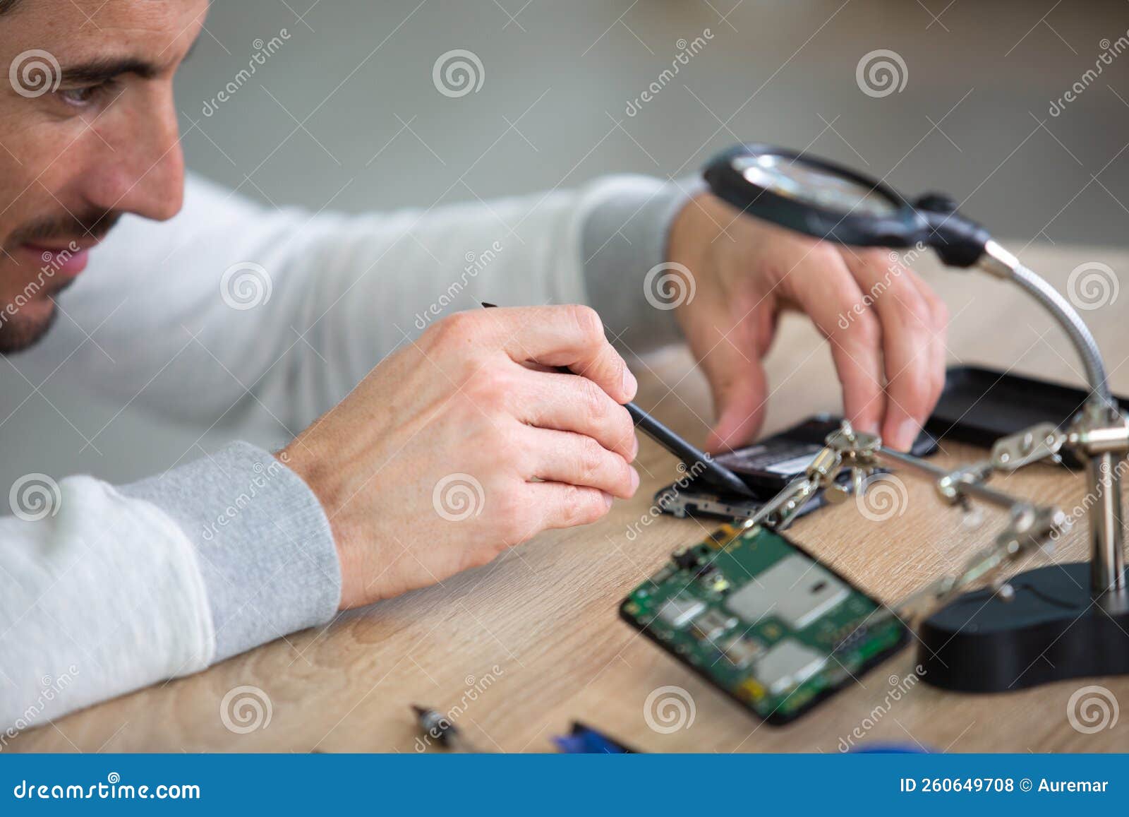 Engineer Makes Dismantling Ram for Disassembling Stock Photo - Image of ...