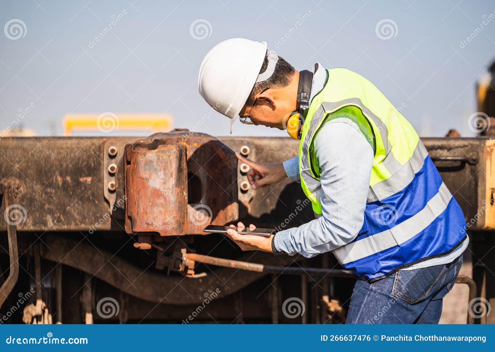 Working Trains Parked Up At Platforms At The Uyuni Train Station. Uyuni ...