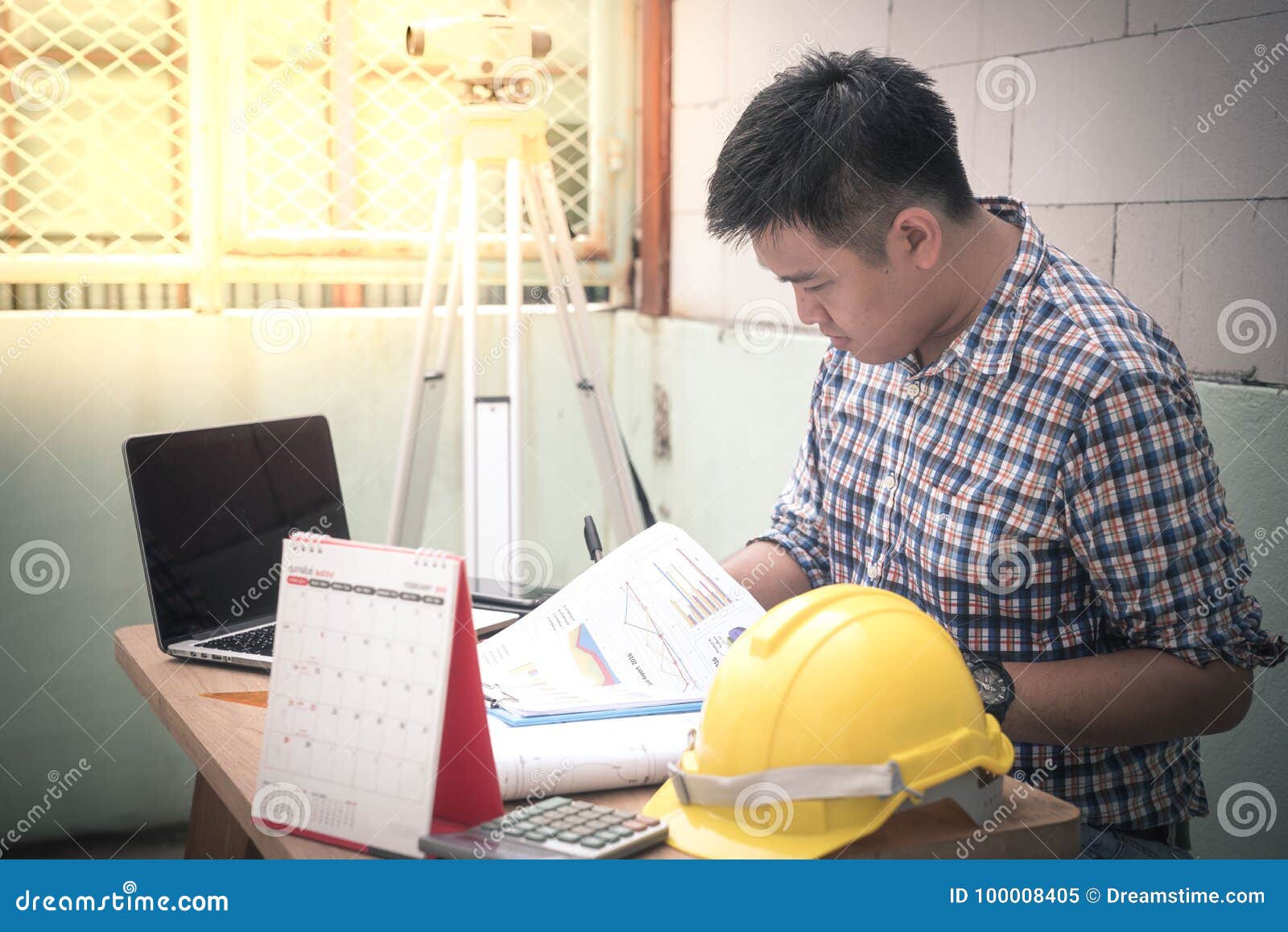 Engineer manager stock image. Image of building, people - 100008405