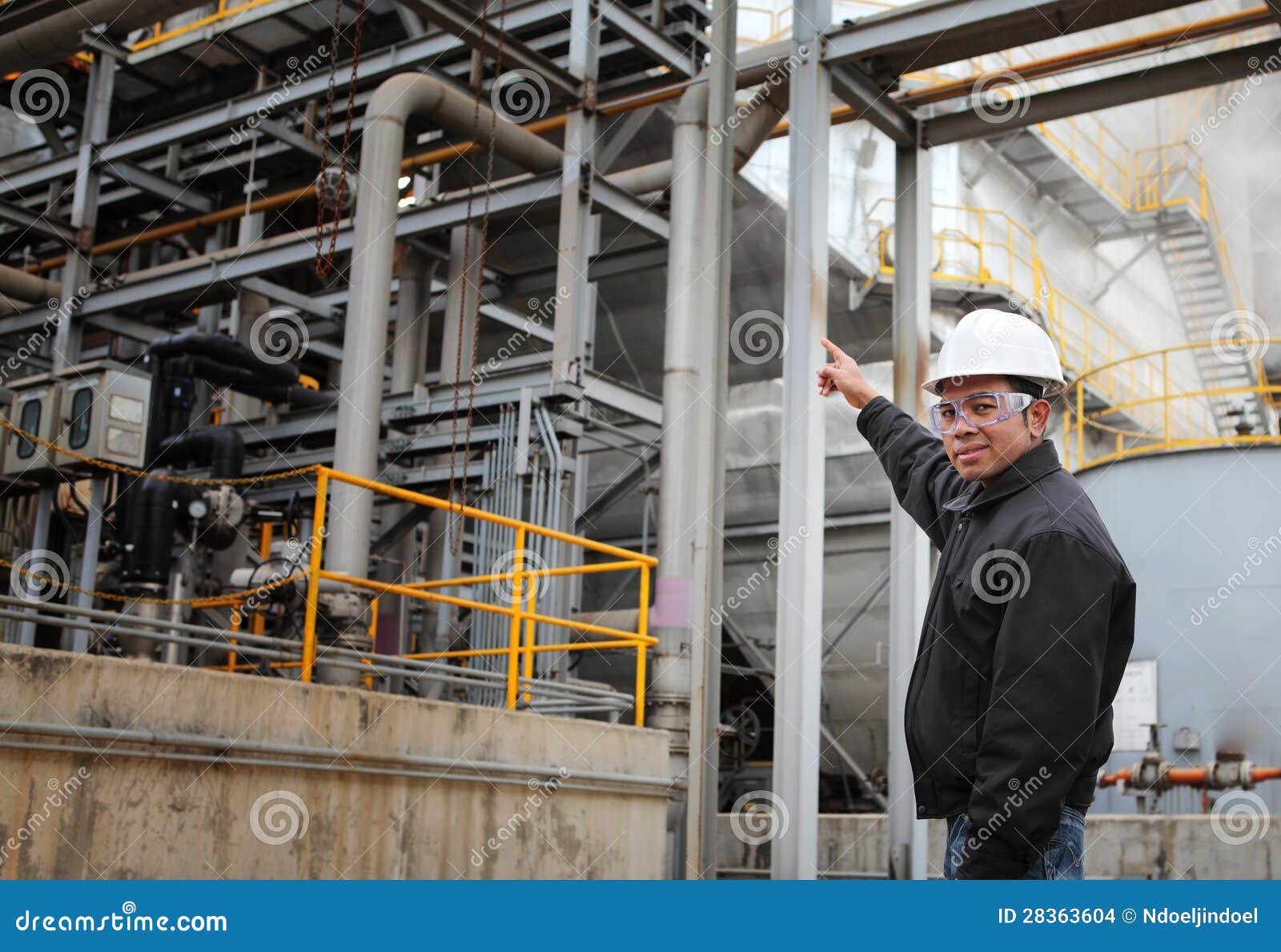 Engineer oil refinery stock photo. Image of energy, plant - 28363604