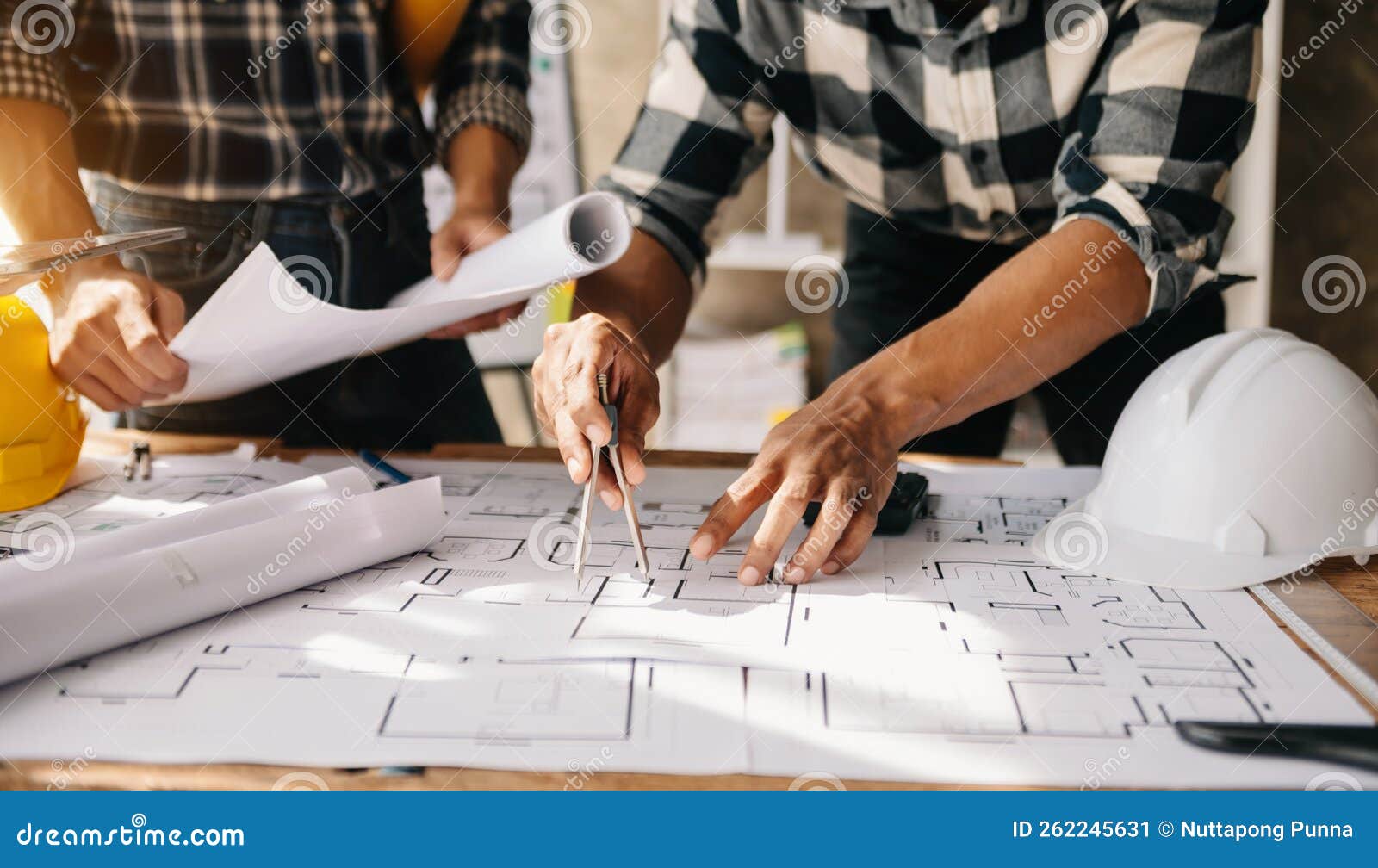 Engineer People Meeting Working in Office for Discussing, Engineering ...