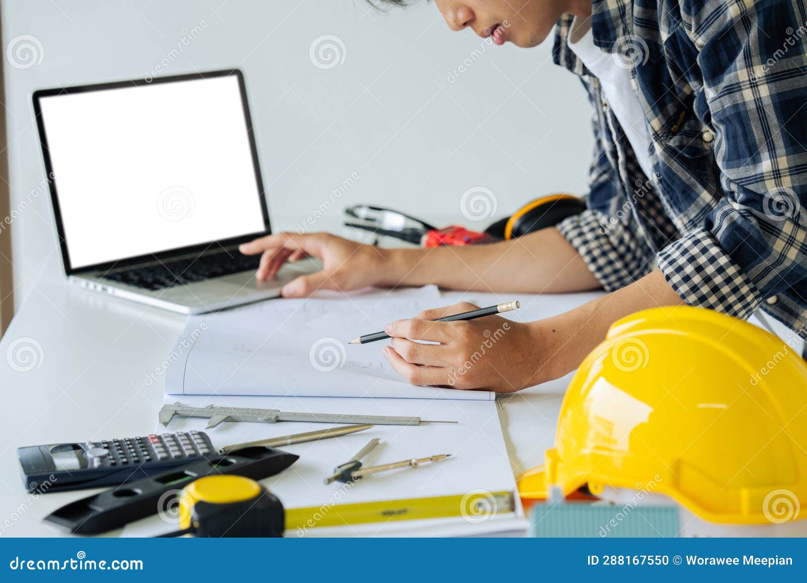 Engineer are Planning a Structure Sketch with Circular Tools. Complete ...