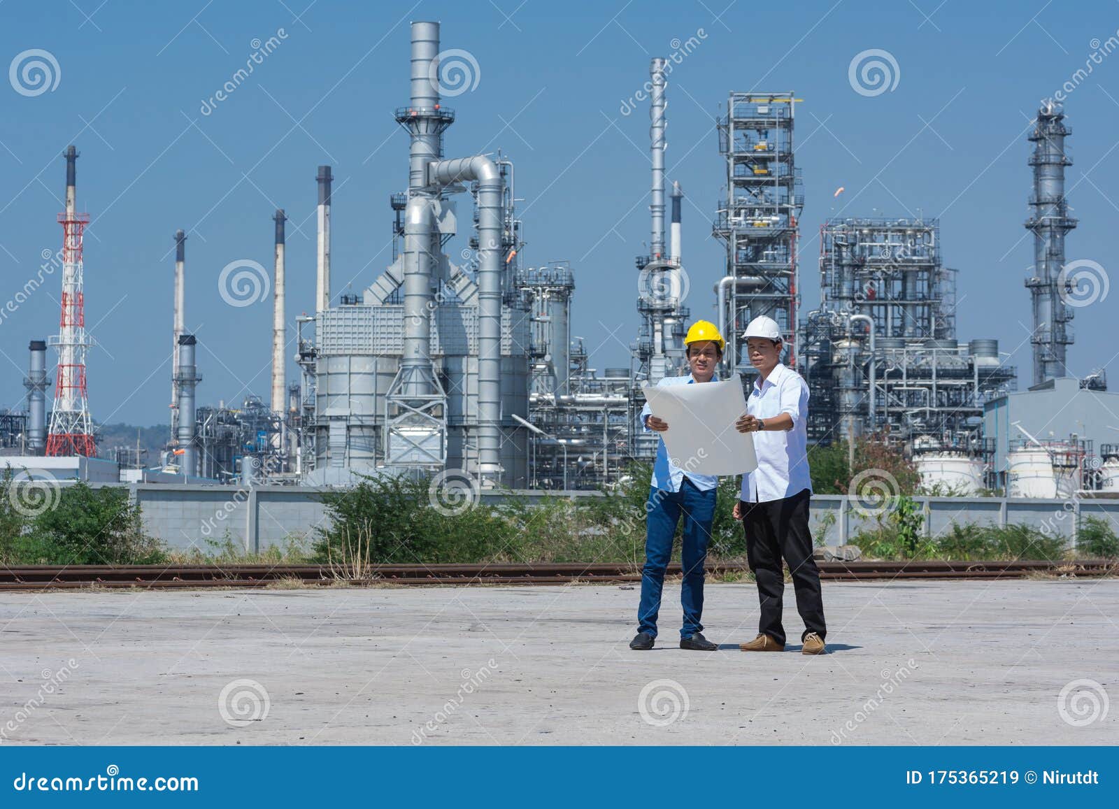 Engineer on refinery stock image. Image of blue, asian - 175365219