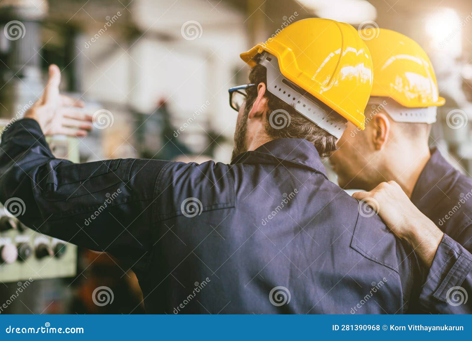 Engineer Worker Working Together Training Technical Give Education ...