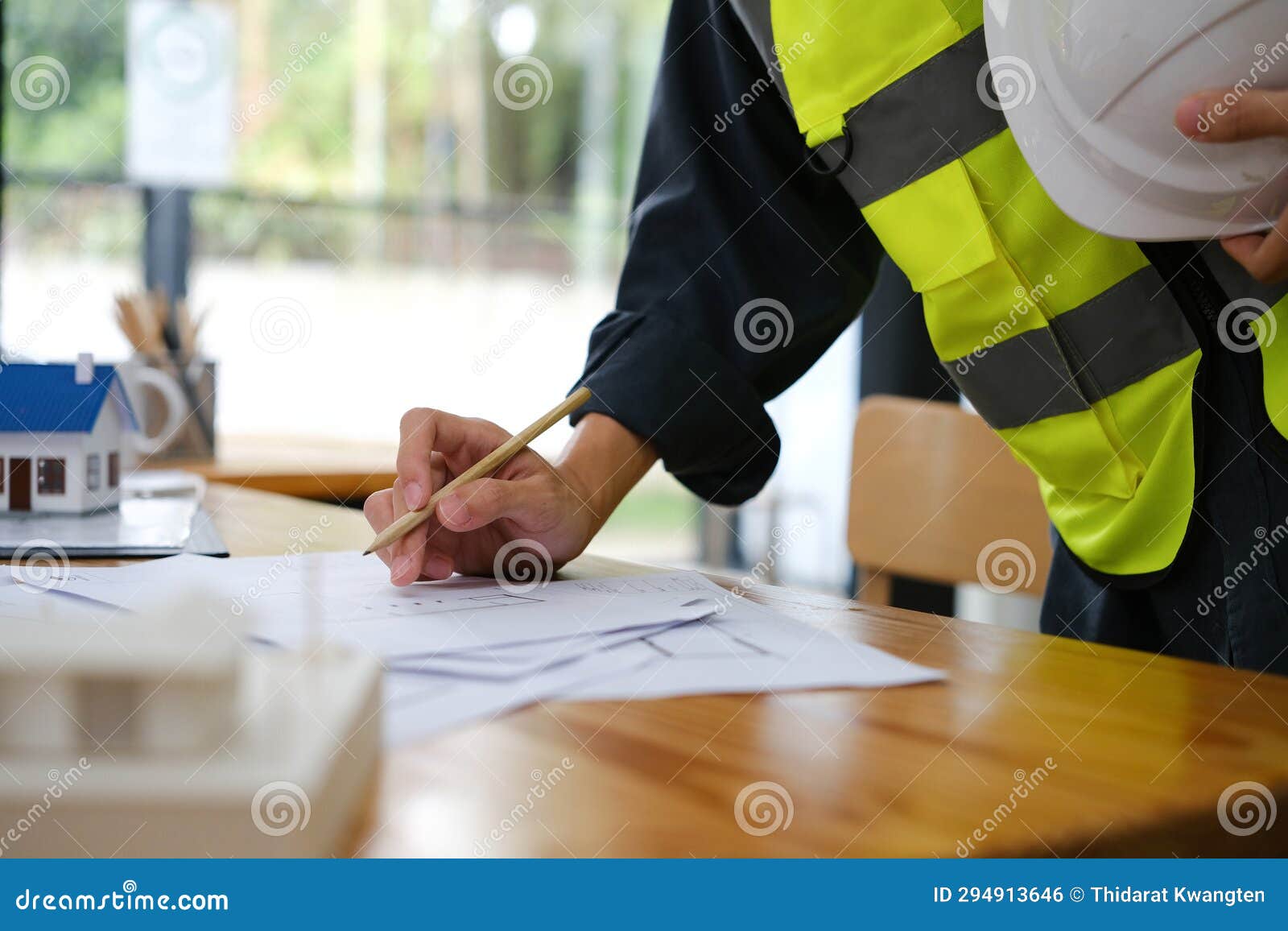 Engineer Working on Table and Explain To Customers Stock Photo - Image ...