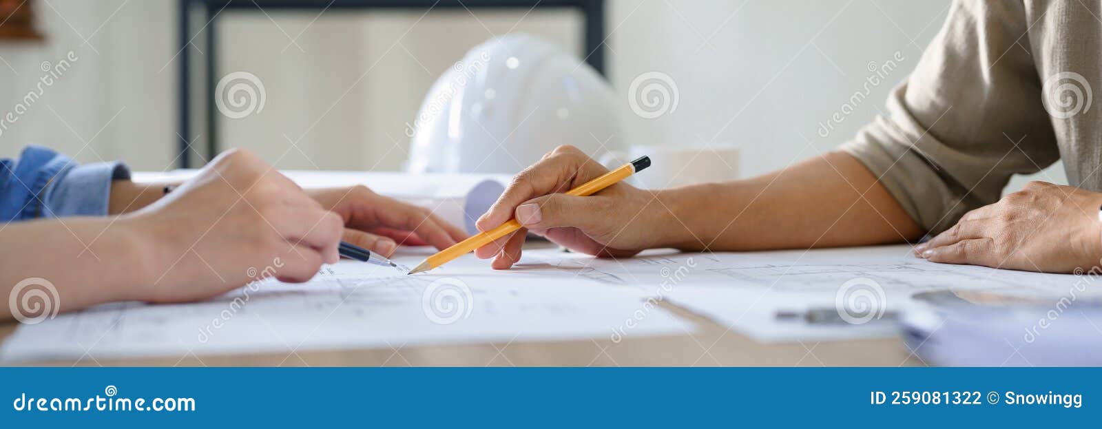 Engineering Construction Concept, Two Female Engineers Brainstorming ...