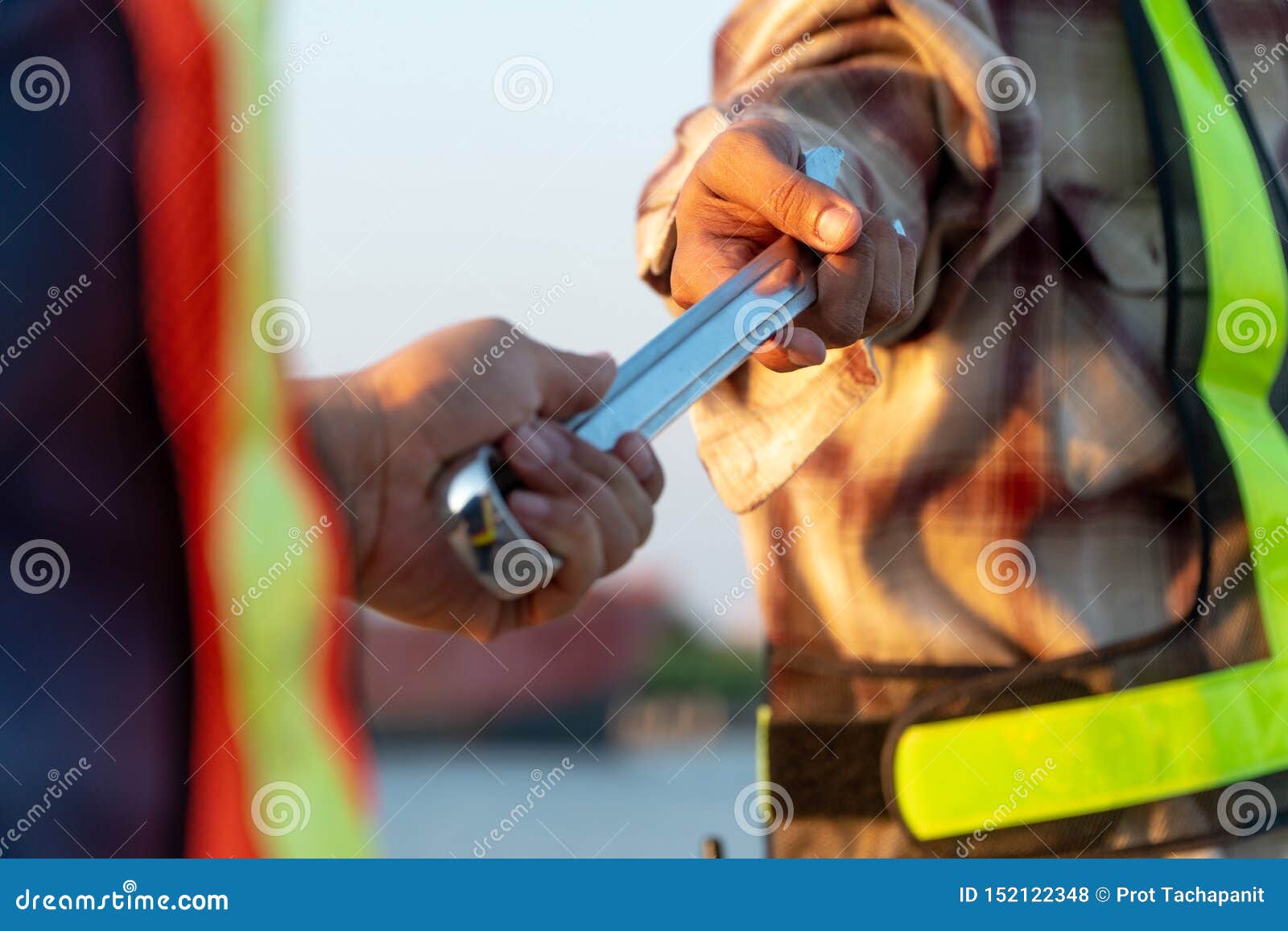 Engineers Are Submitting Equipment To Workers. Concepts Of Teamwork And ...