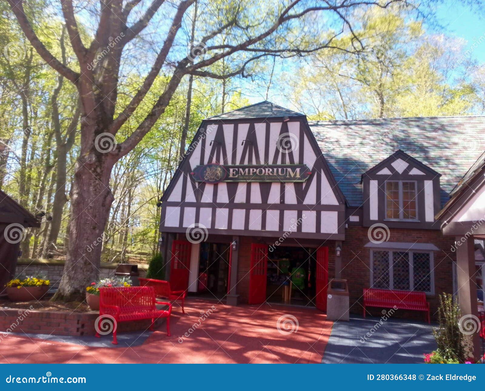 England Themed Building at Busch Gardens in Virginia Editorial Stock ...