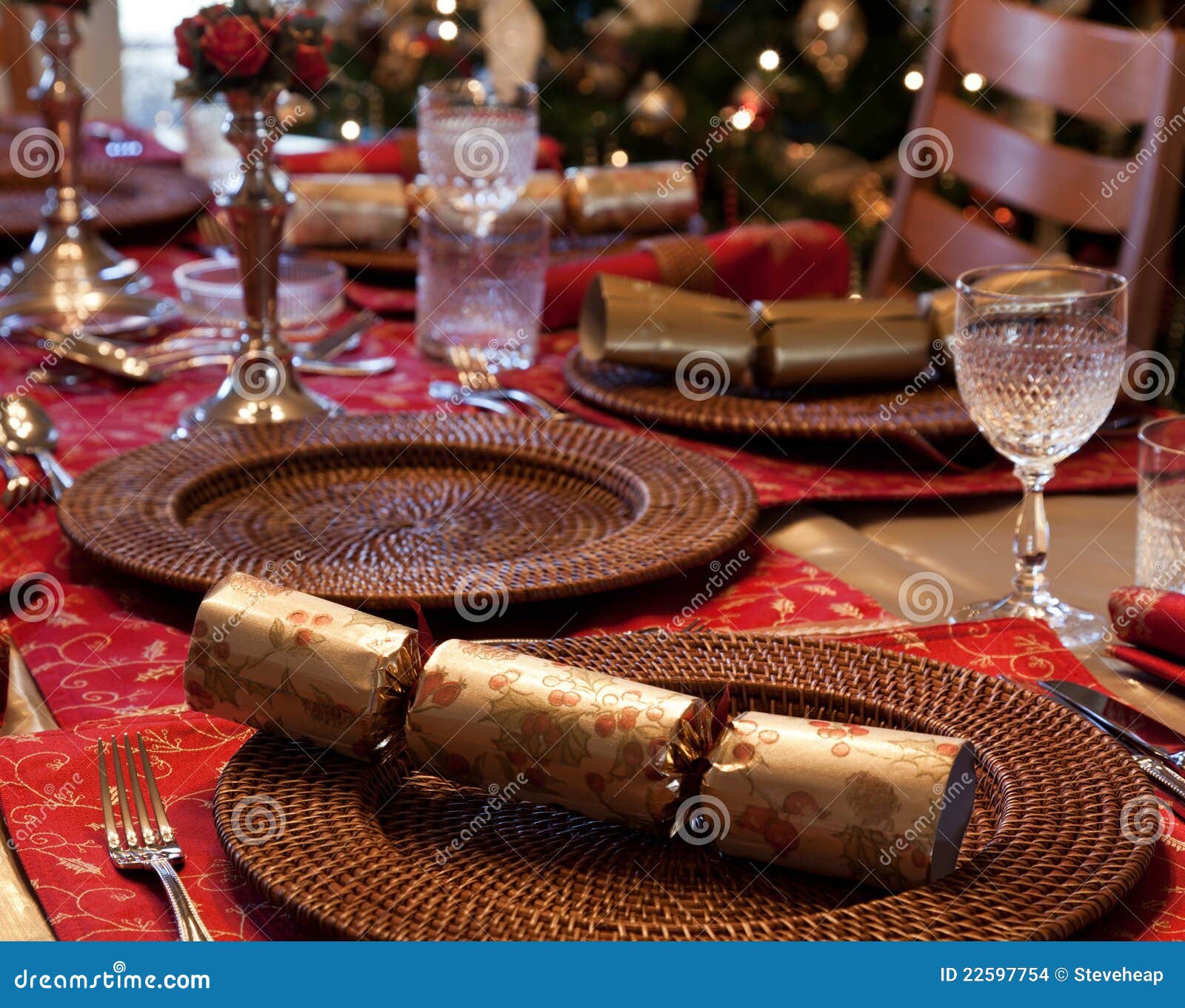 Englische Weihnachtstabelle Mit Crackern Stockfoto - Bild von speisen ...