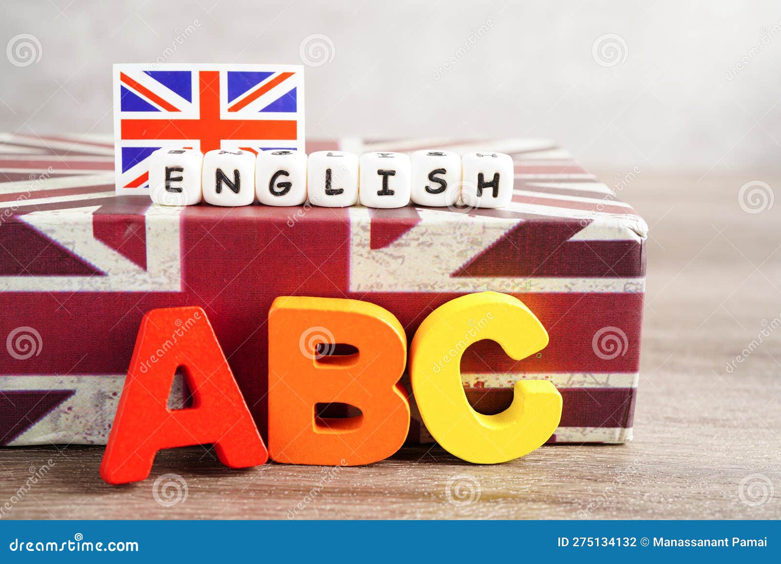 English Book with Graduate Hat, Learning and Tutorial for Foreigner ...