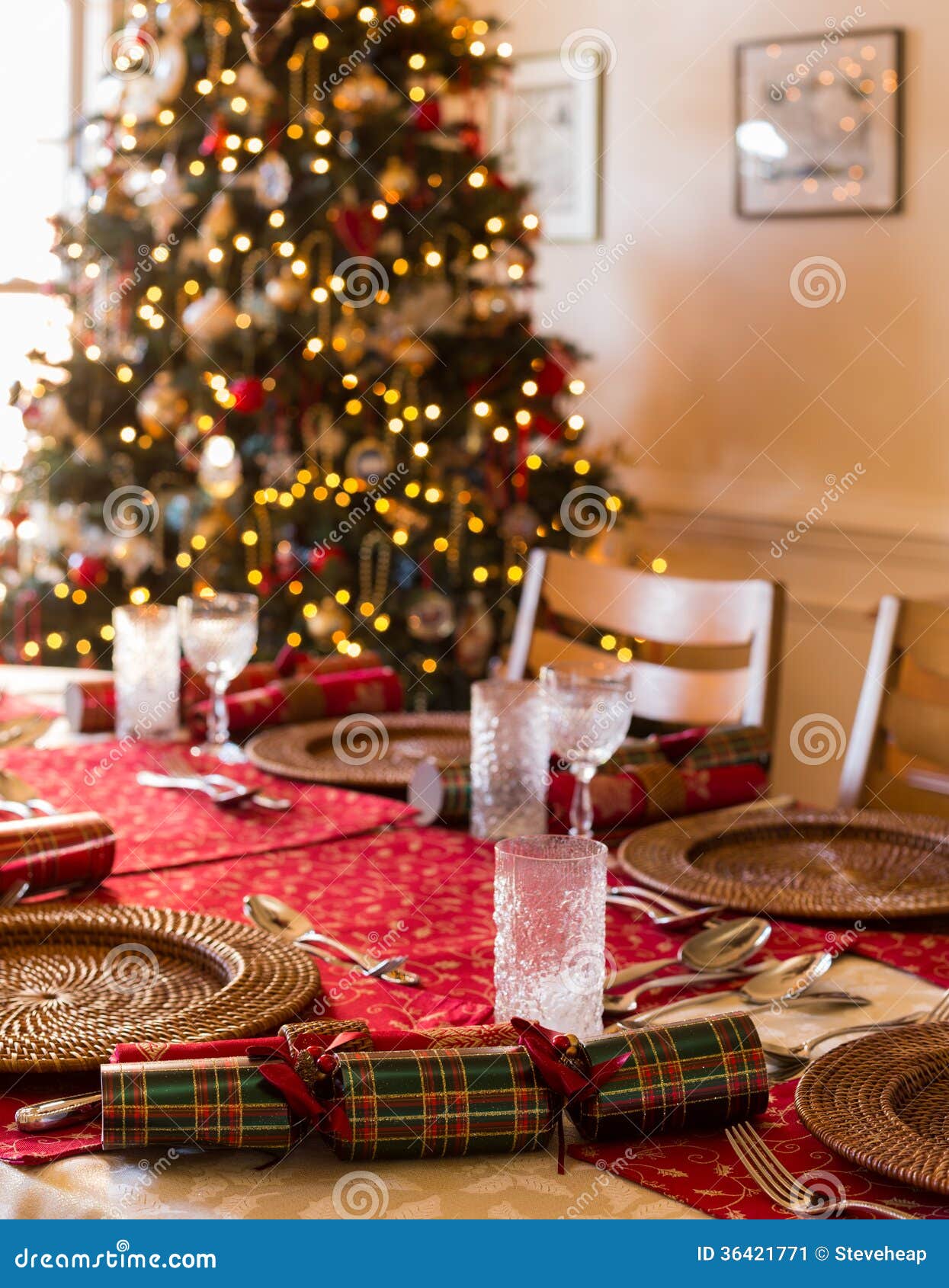 English Christmas Table with Crackers Stock Image - Image of english ...