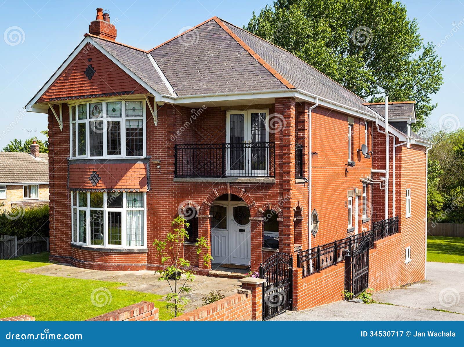 English House With Garden Royalty Free Stock Photography - Image: 34530717